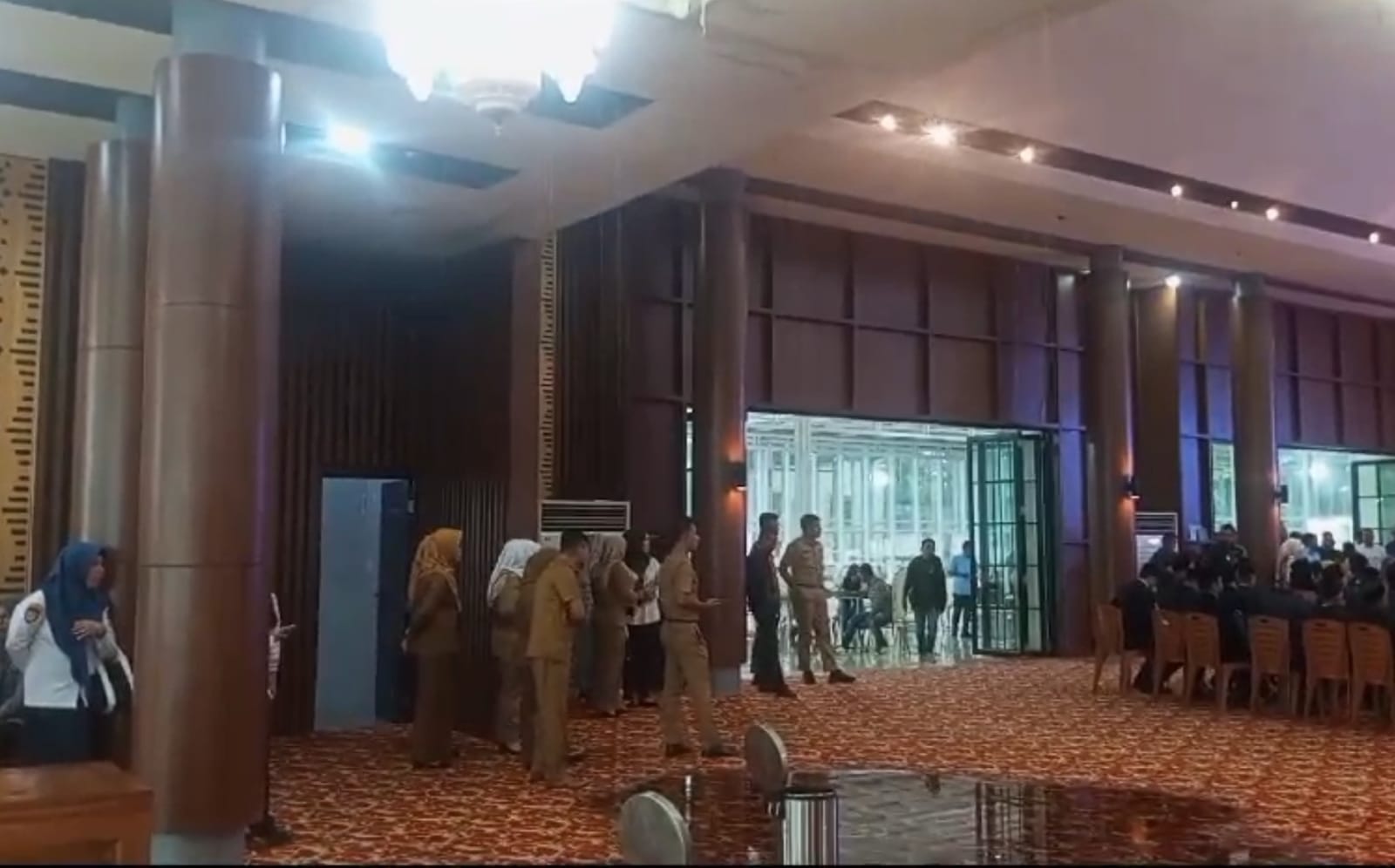 Plafon Gedung Pendopoan Pemkab OI Bocor Saat Ada Pelantikan Pejabat ...